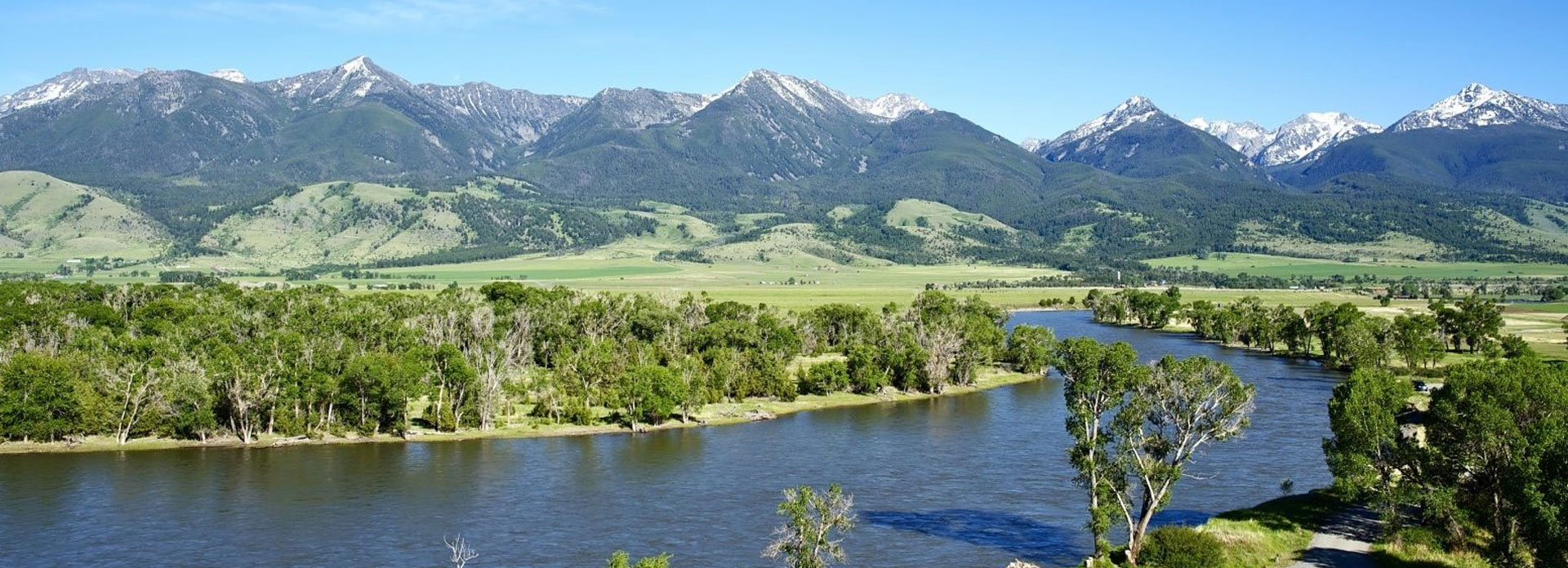 Yellowstone North Entrance: The Best Town to Stay In - Visit USA Parks