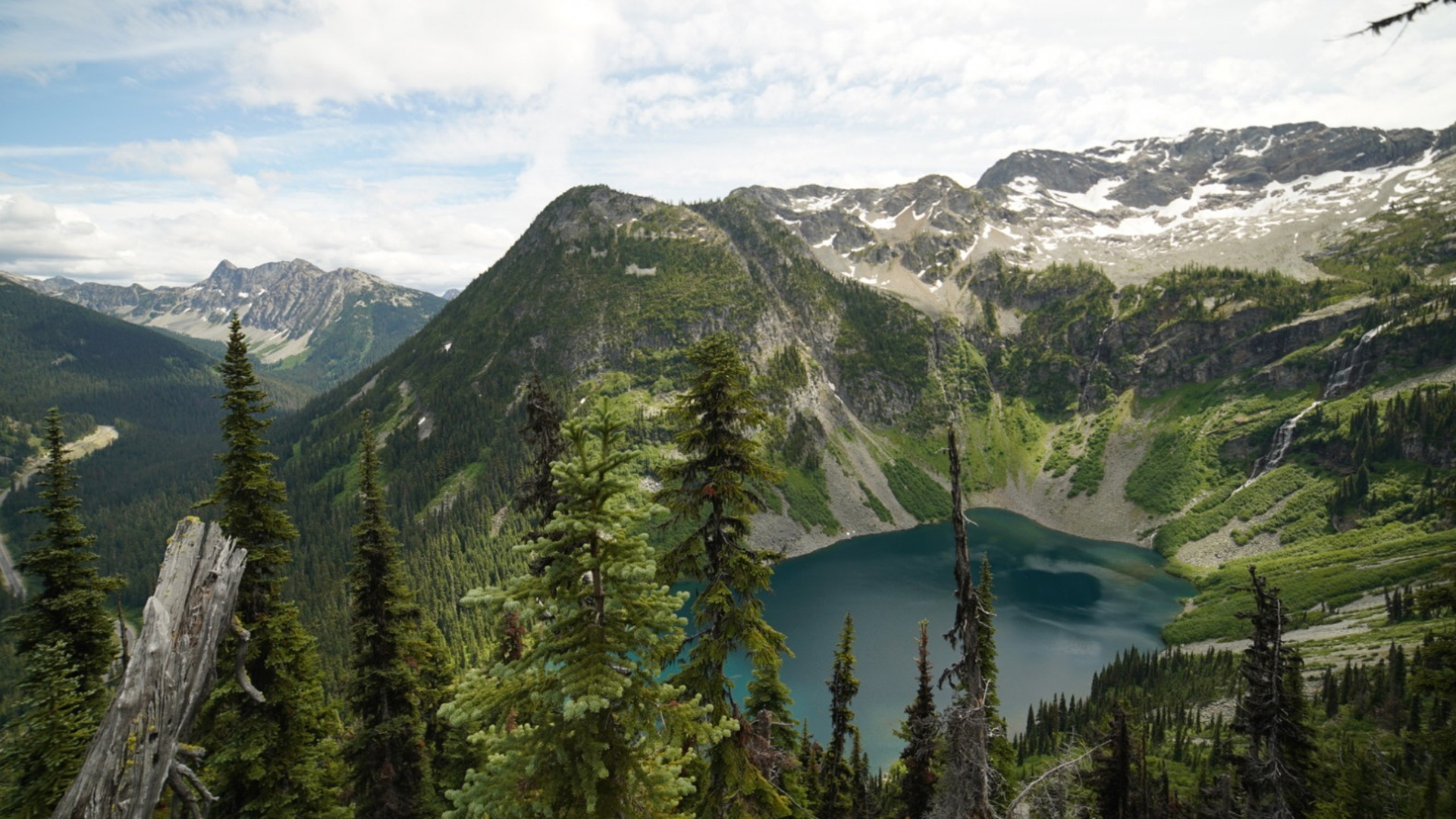 Maple Pass Loop: One of the Best North Cascades Hikes - Visit USA Parks
