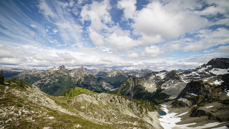 Maple Pass Loop: One of the Best North Cascades Hikes - Visit USA Parks
